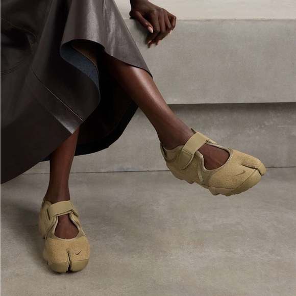 Nike | Shoes | New Nike Camel Air Rift Split Toe Brushed Suede Leather ...